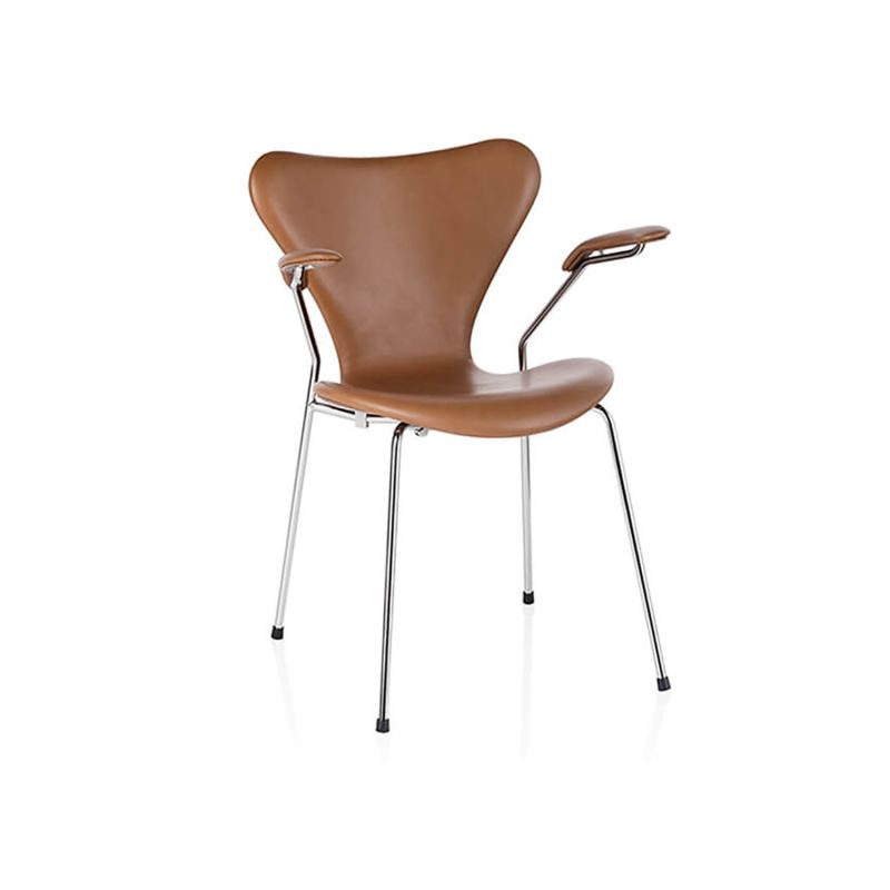 Den ikoniske Syver Stol 3107 af Arne Jacobsen - Køb den her