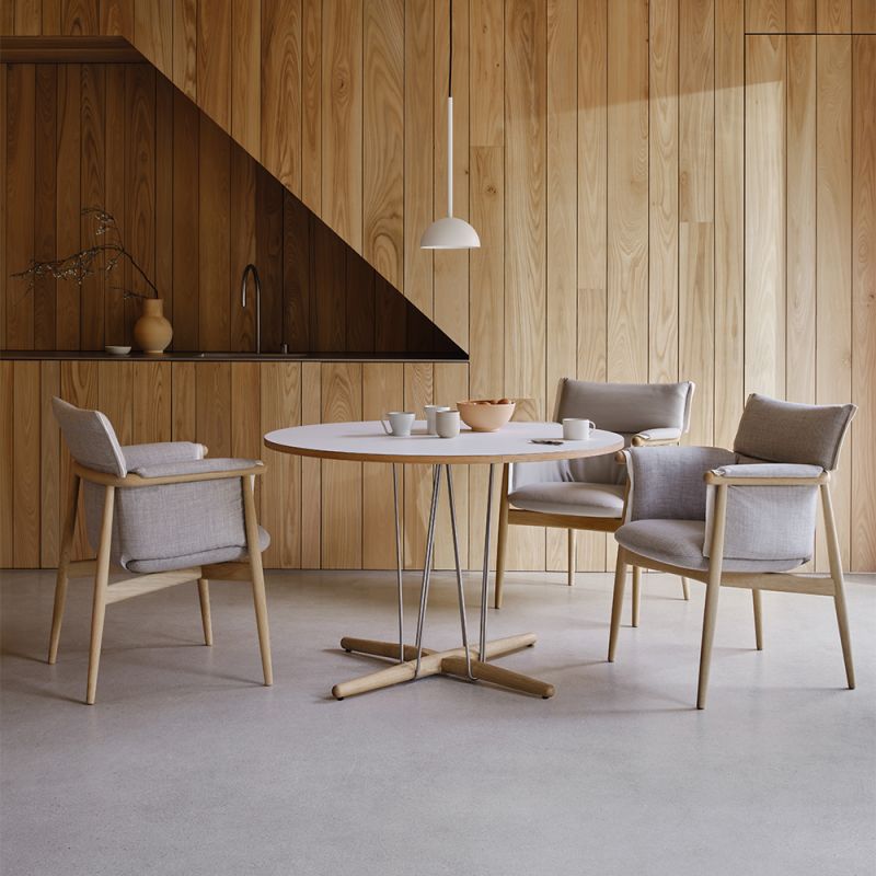 E020 Embrace fra Carl Hansen & Søn - Se det skulpturelle bord her