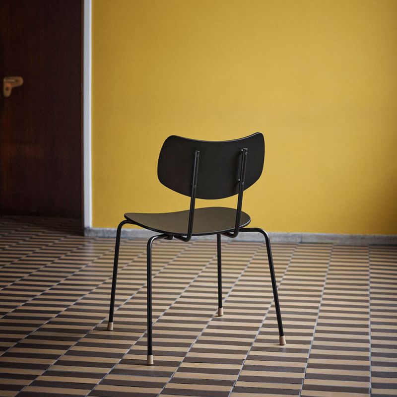 Vega Stolen er designet af Vilhelm Lauritzen - Køb den her